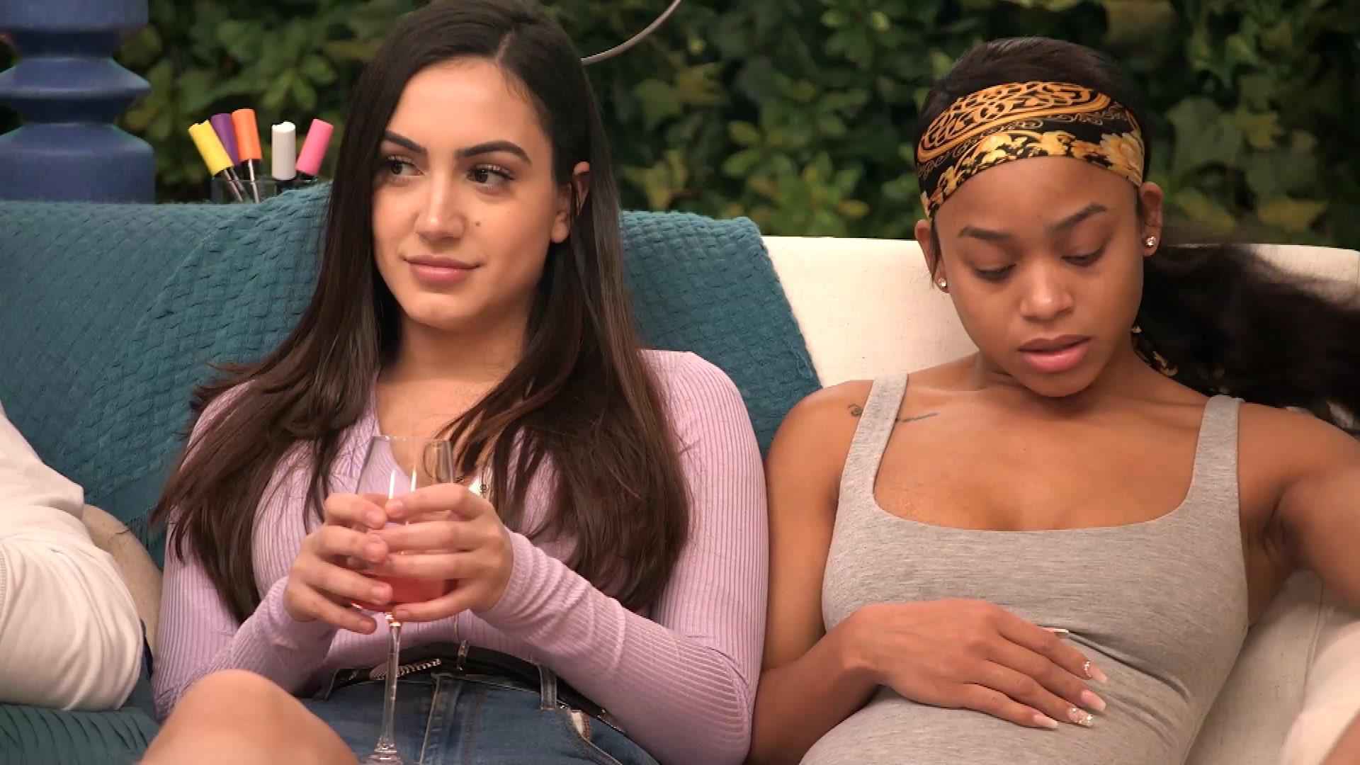 Unproblematic queens💕 | Scrolller