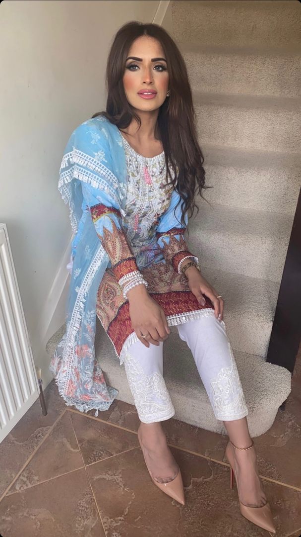 Shower hour | Scrolller