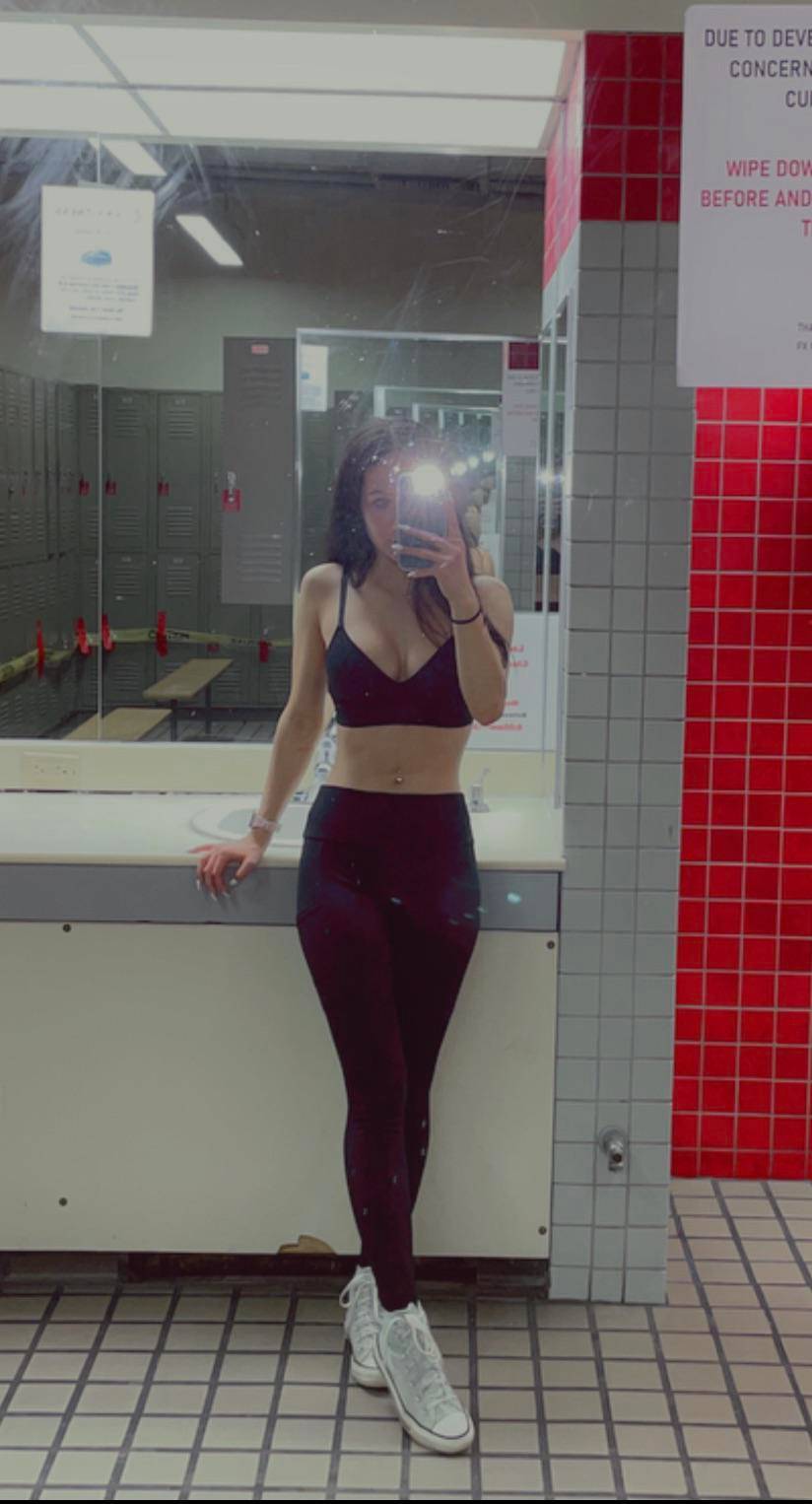 How much can you bench? | Scrolller