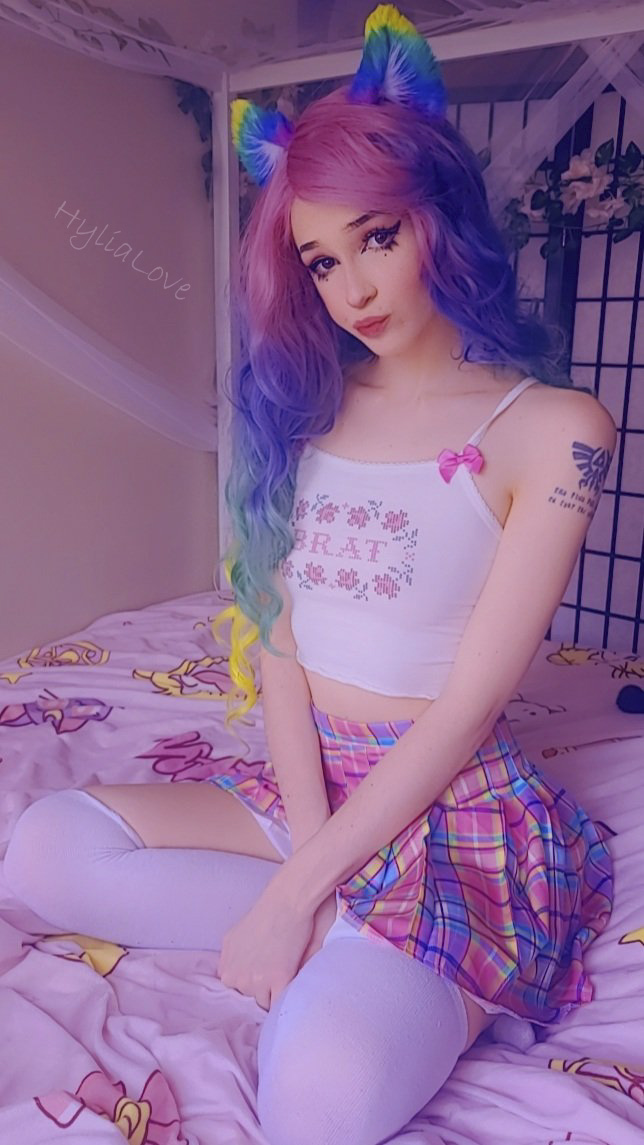 Want to see more of your colorful kitten? ️💛💚💙💜 Links below😏 | Scrolller