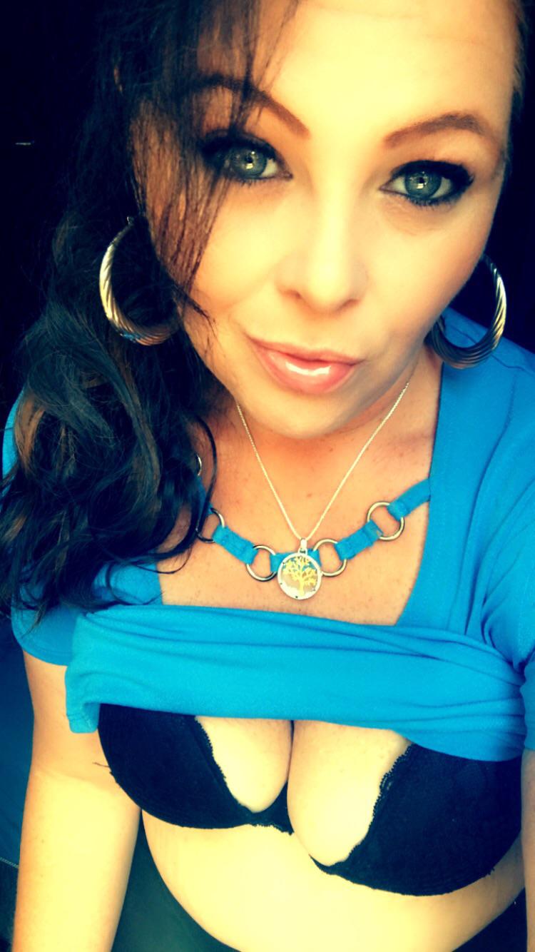 I am the wife and MILF in the pick up lines and PTA meetings. | Scrolller