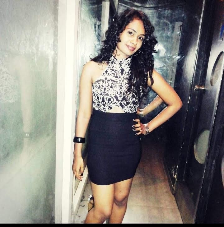 Upvote for more pics of her. | Scrolller