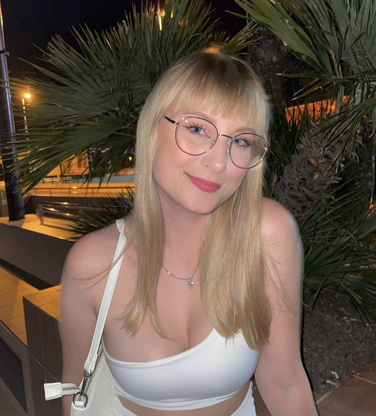 Upvote wenn du die ficken würdest, und schreib was du machen würdest unten rein💦 | Scrolller