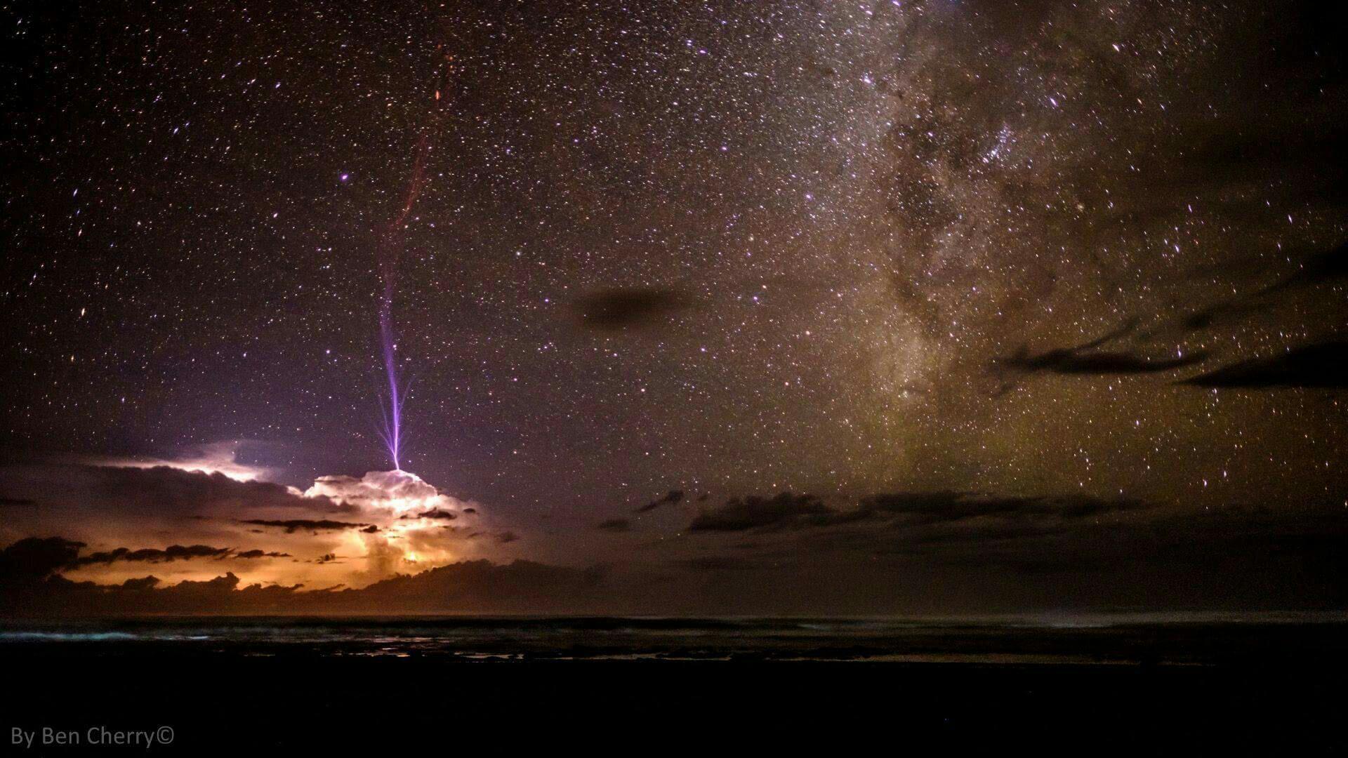 Upward lightning bolt in Costa Rica | Scrolller