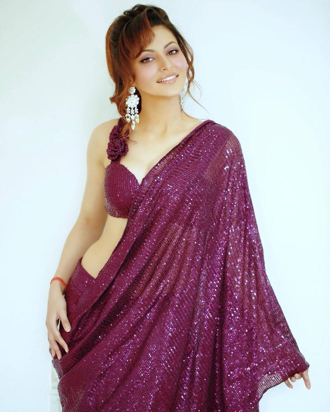 Urvashi Rautela hot in Saree | Scrolller