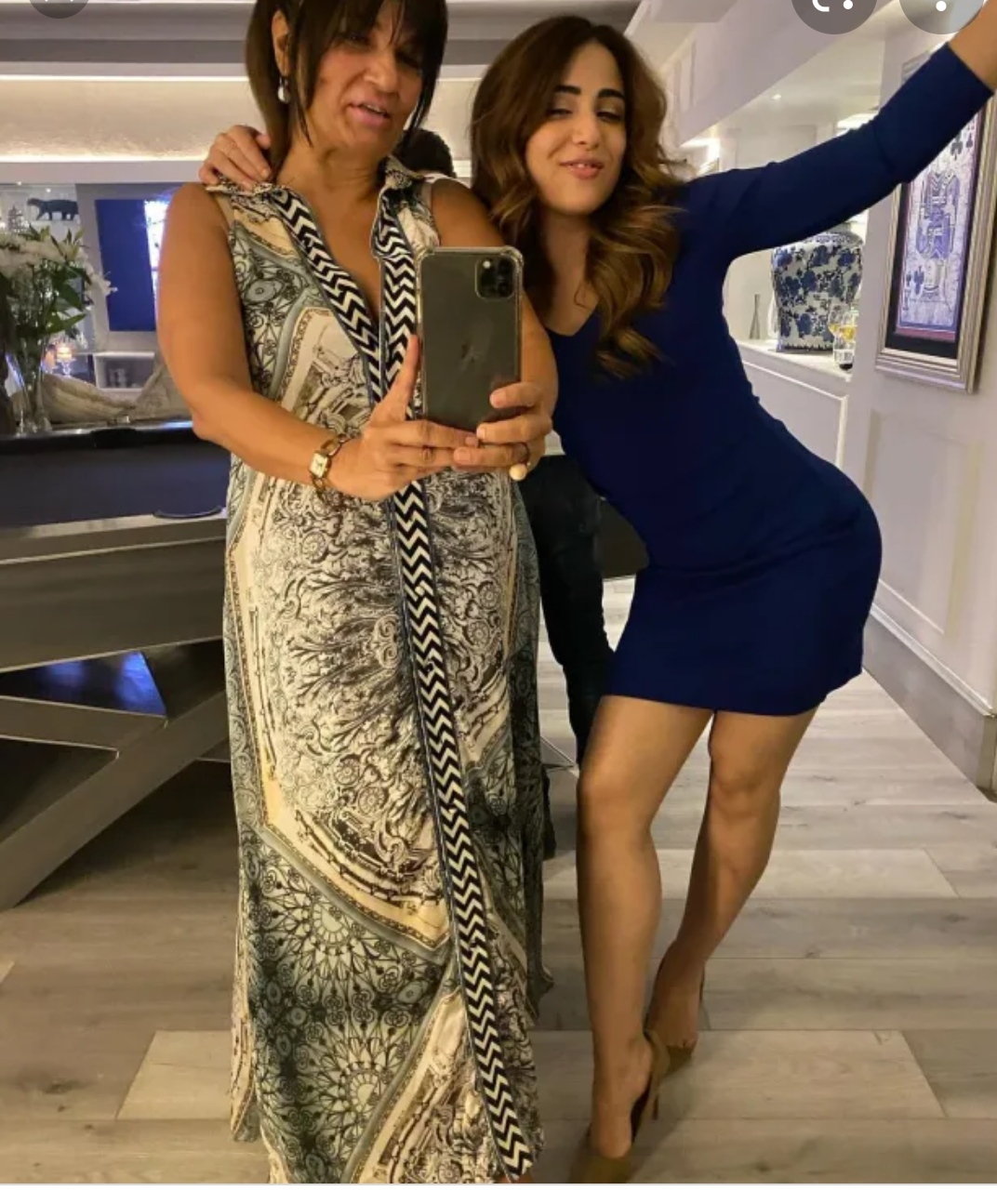 Ushna shah . Gorgeous leg's | Scrolller