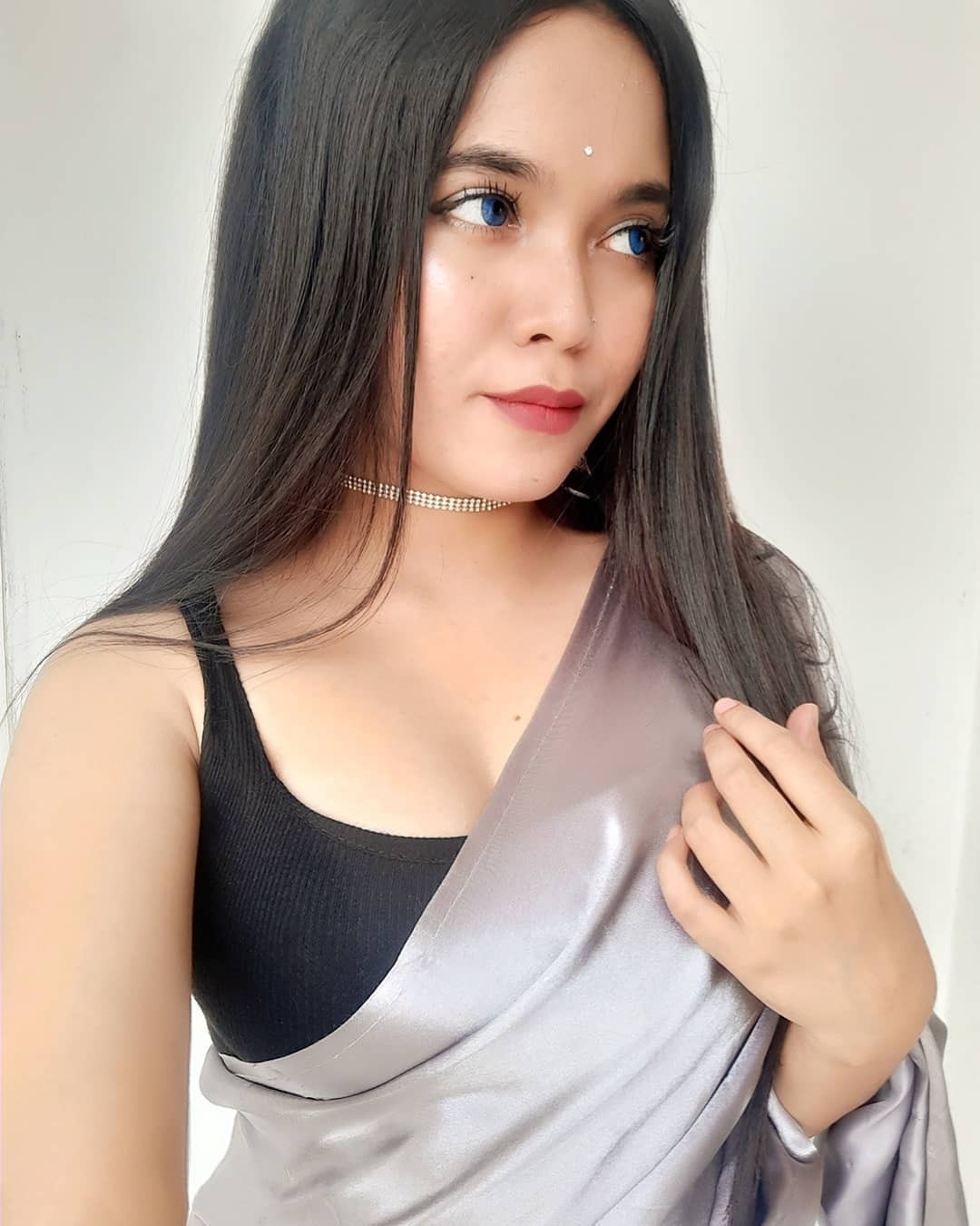 Using a contact lens but It's fine | Scrolller