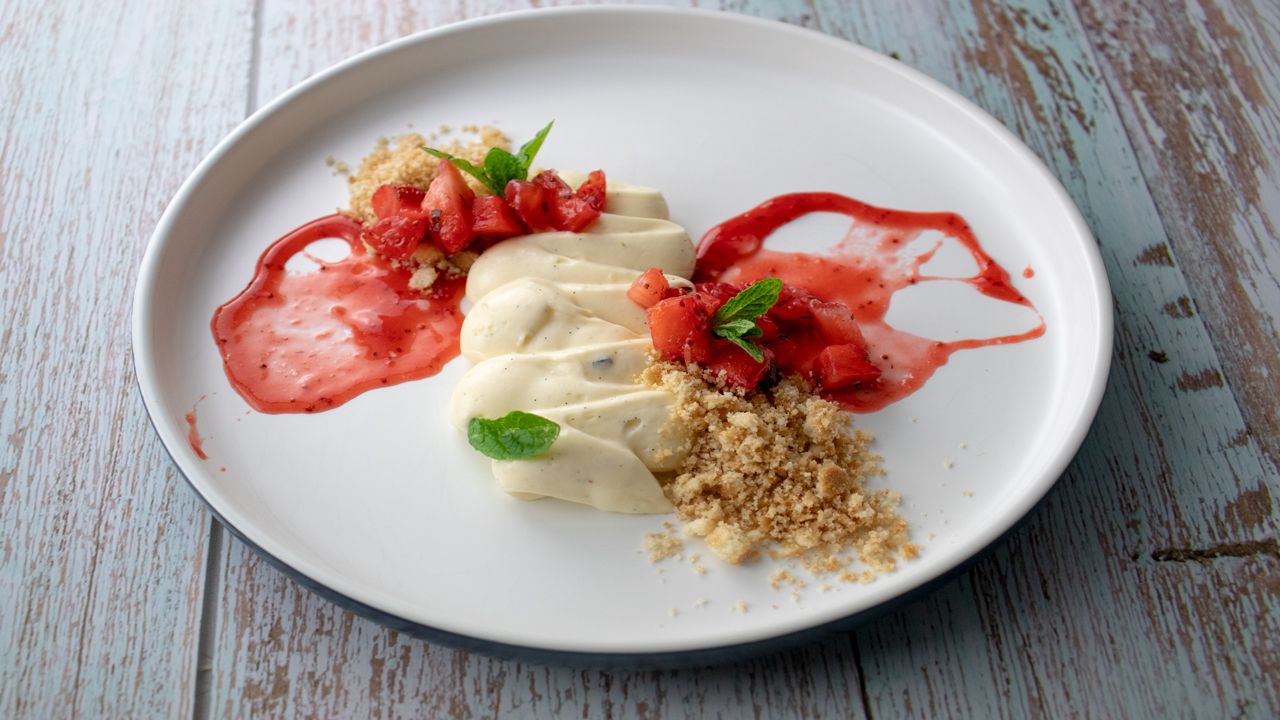 Vanilla Cream With Strawberries | Scrolller