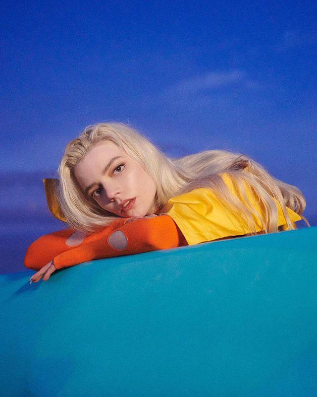 Vanity Fair outtakes released on her birthday | Scrolller