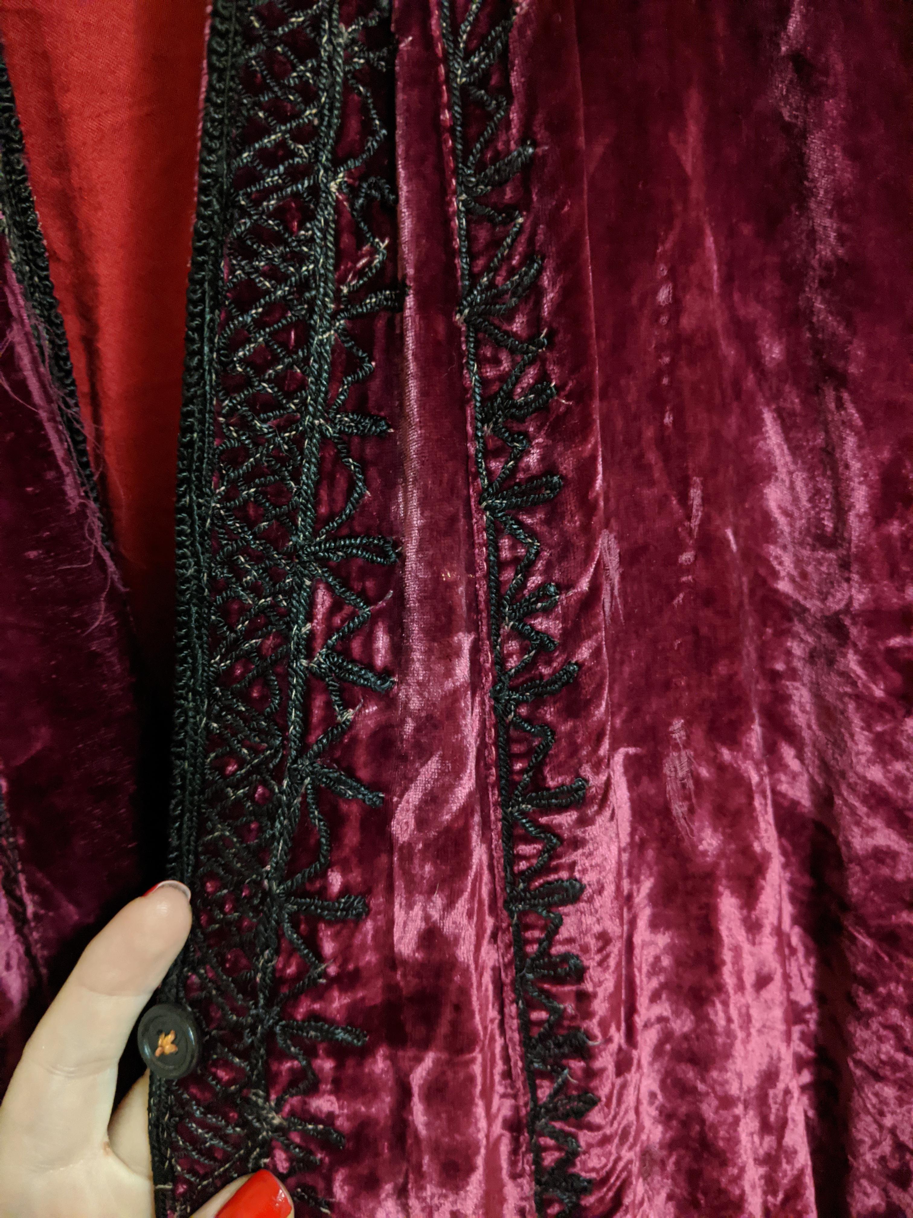 Velvet... dressing gown? | Scrolller