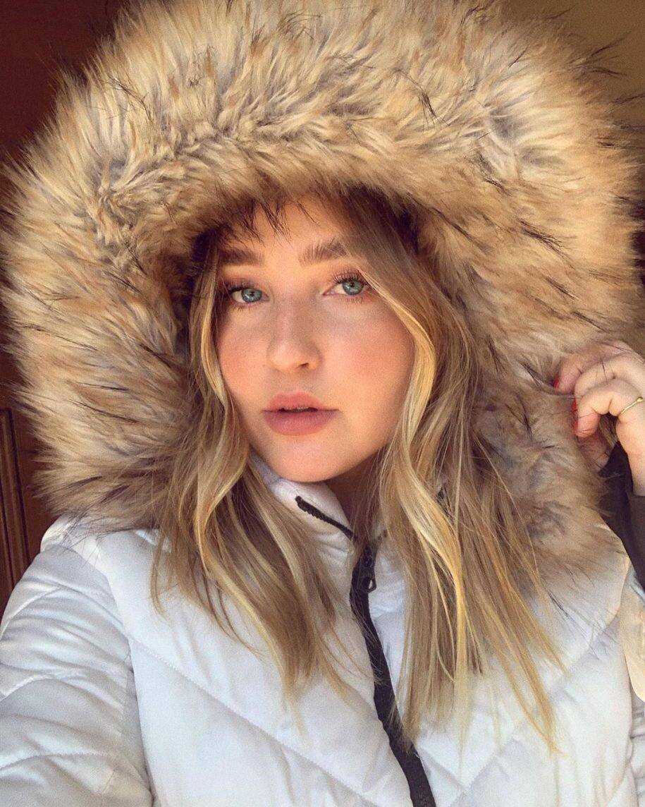 Veronica Dunne | Scrolller