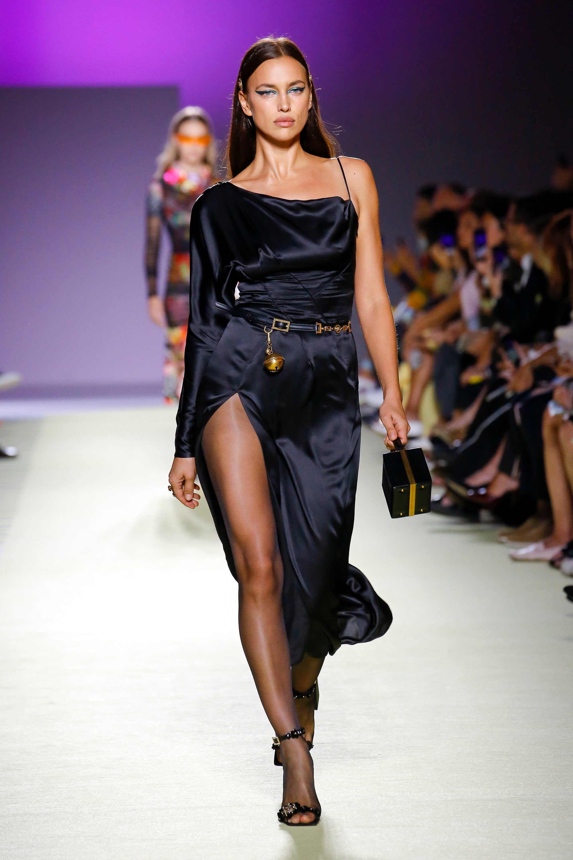 Versace Spring 2019 | Scrolller