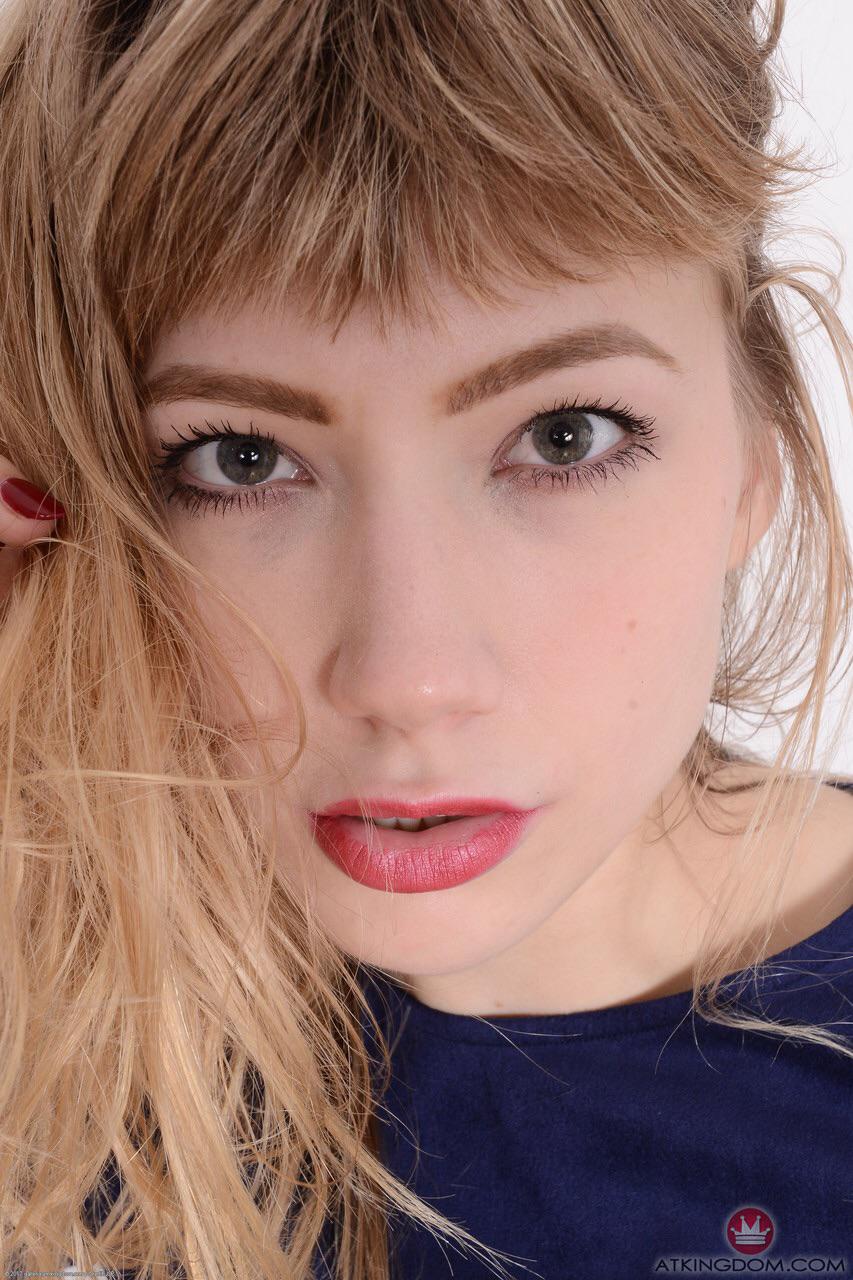 Very closeup | Scrolller