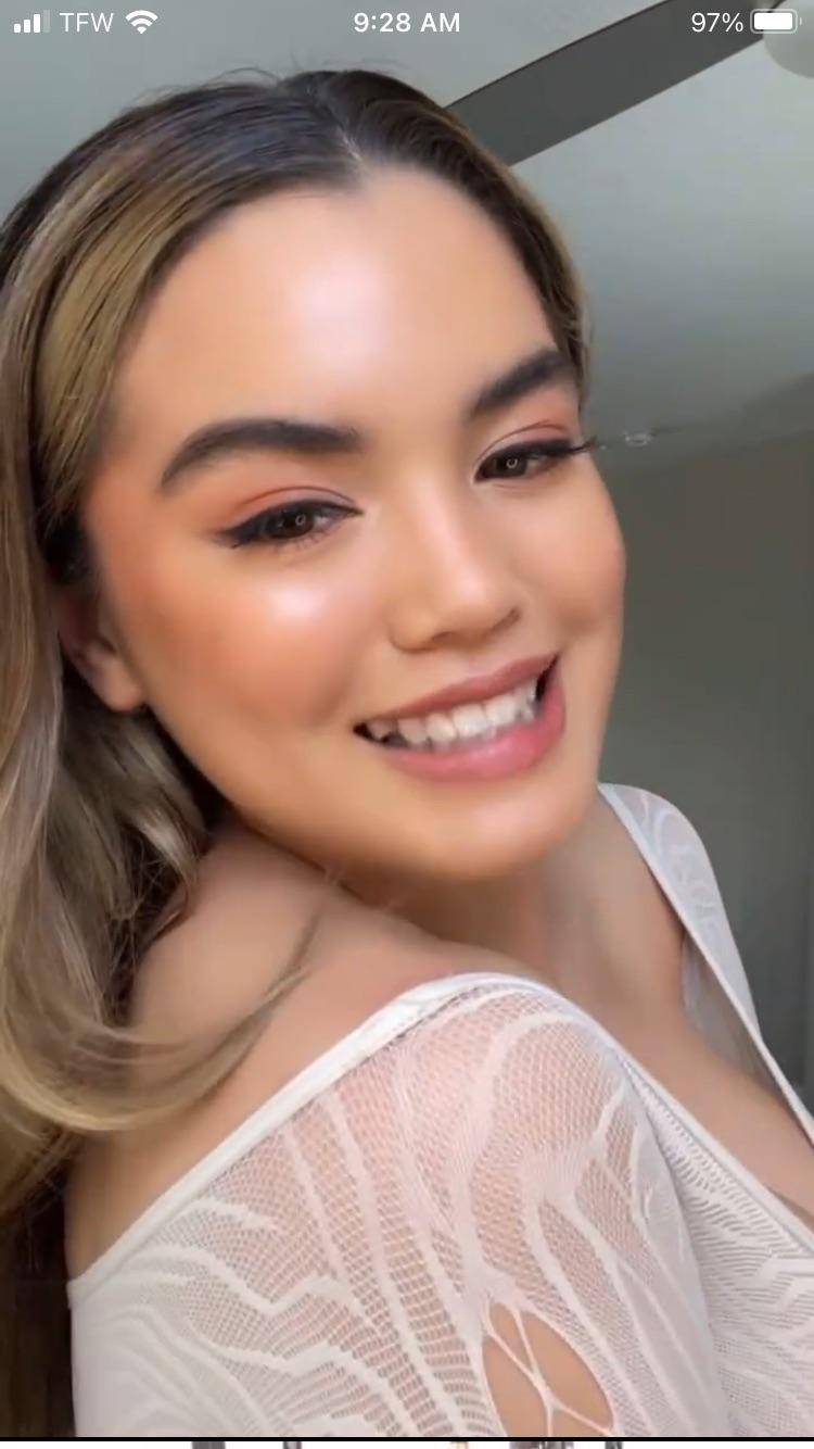 😍Very hot side boob😍 | Scrolller