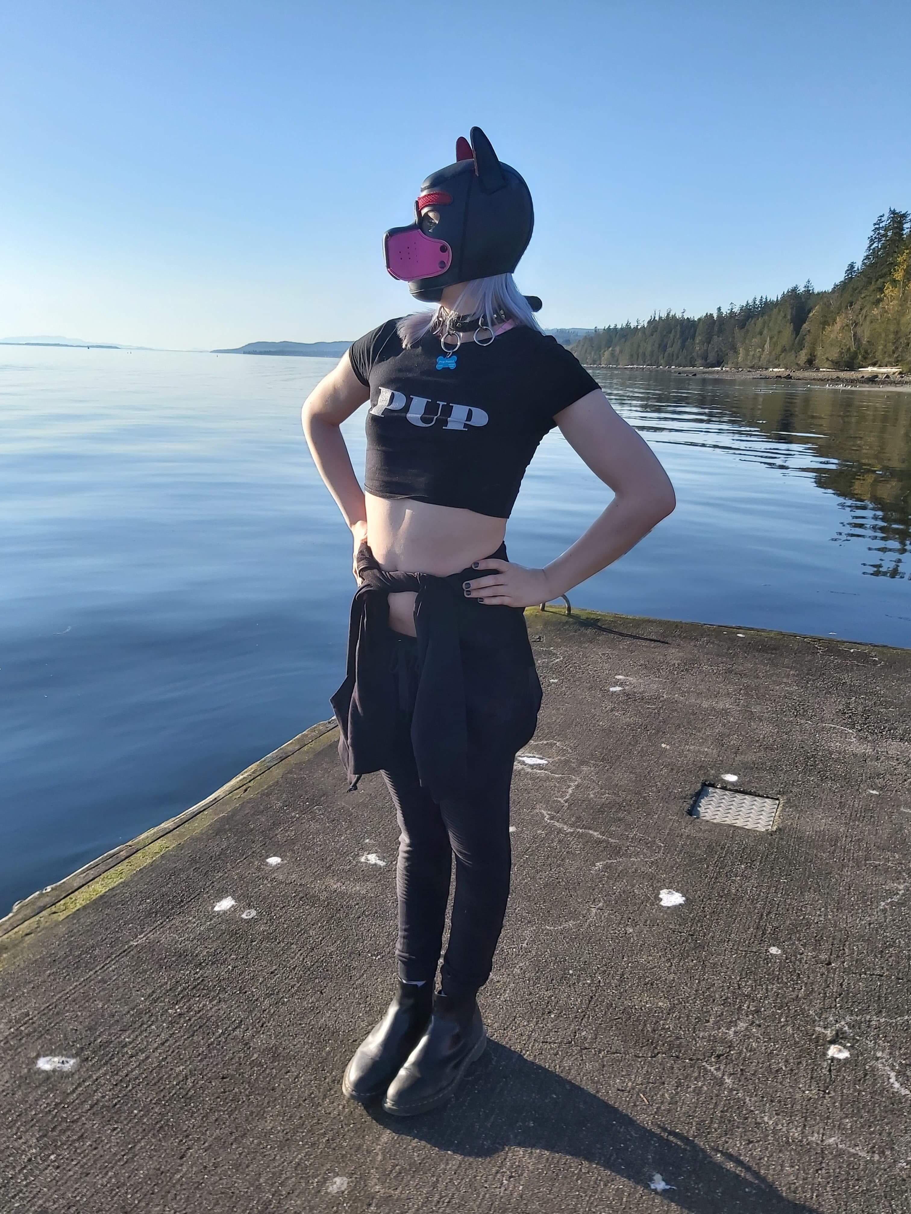 Victory pose pup | Scrolller