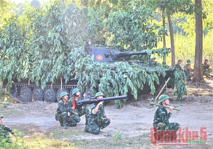 Vietnam army PT-76 | Scrolller