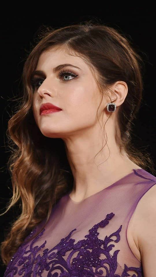 Violet femme | Scrolller