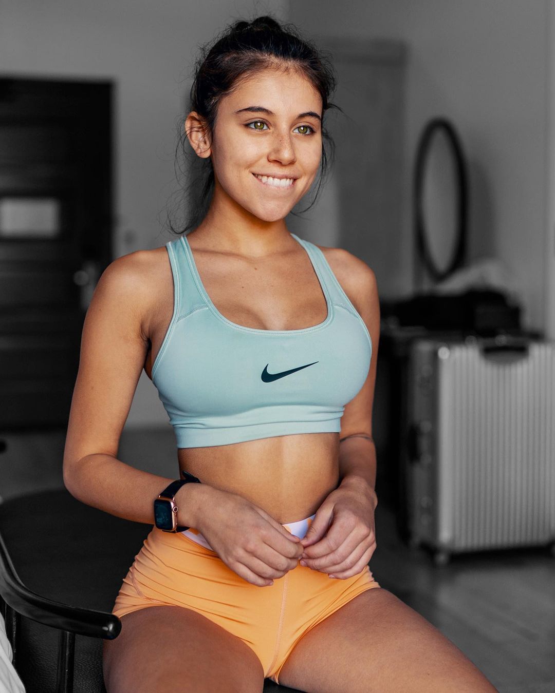 Violet Summers | Scrolller