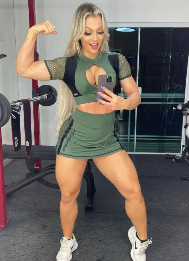 Vivi Winkler | Scrolller