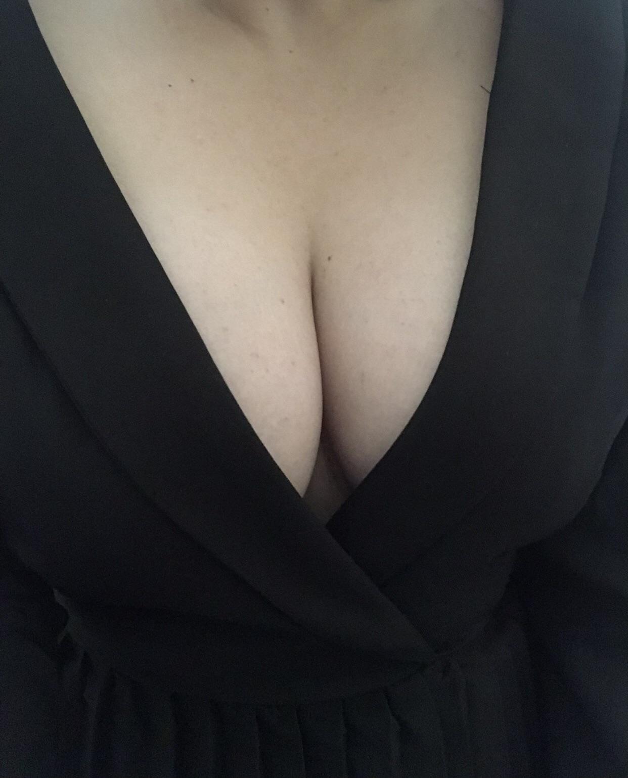 Waiting for my boss on Zoom | Scrolller