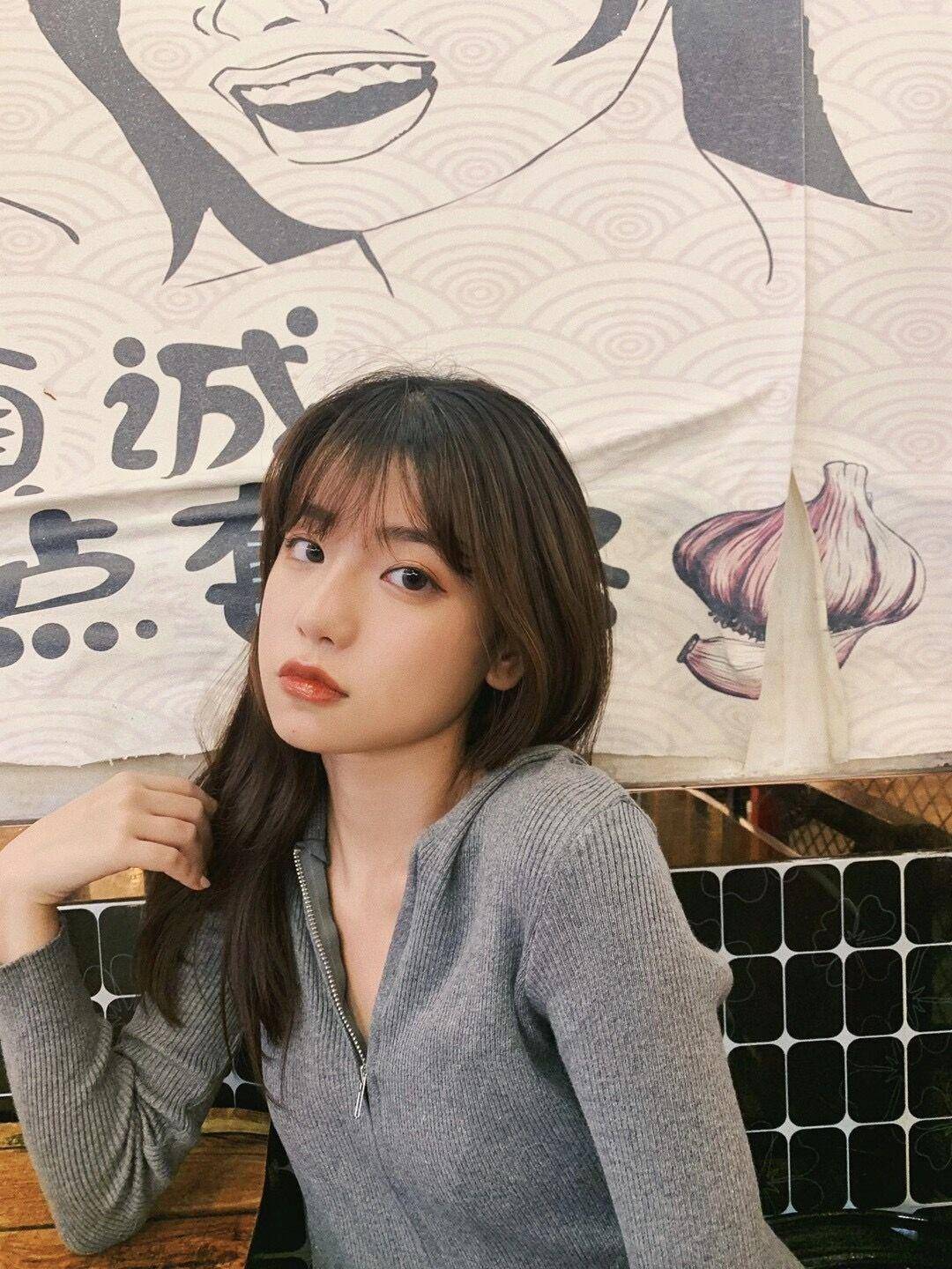 Waiting for the meal | Scrolller