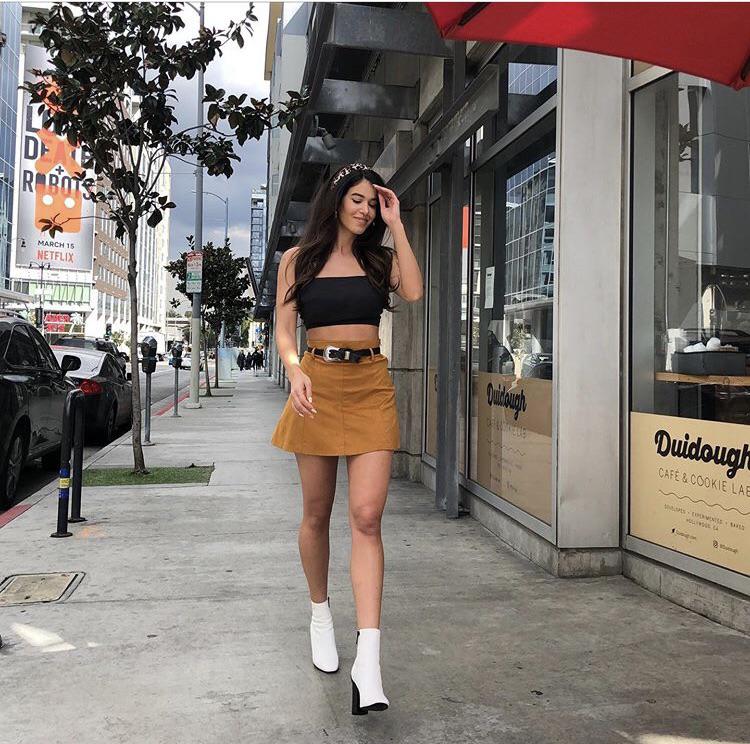 Walking goddess | Scrolller