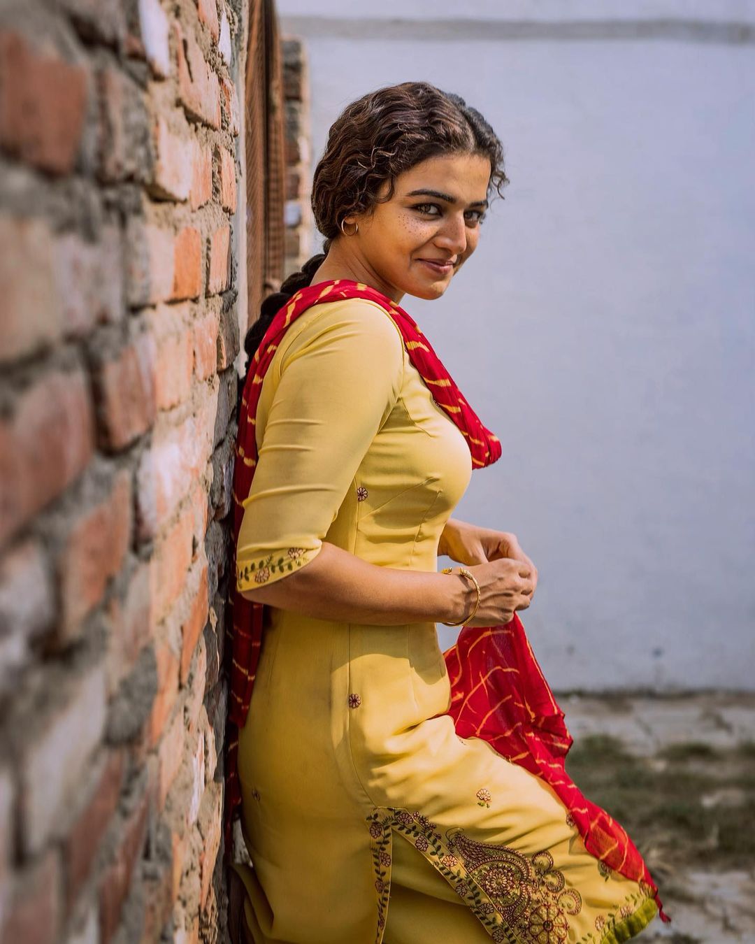 Wamiqa Gabbi | Scrolller