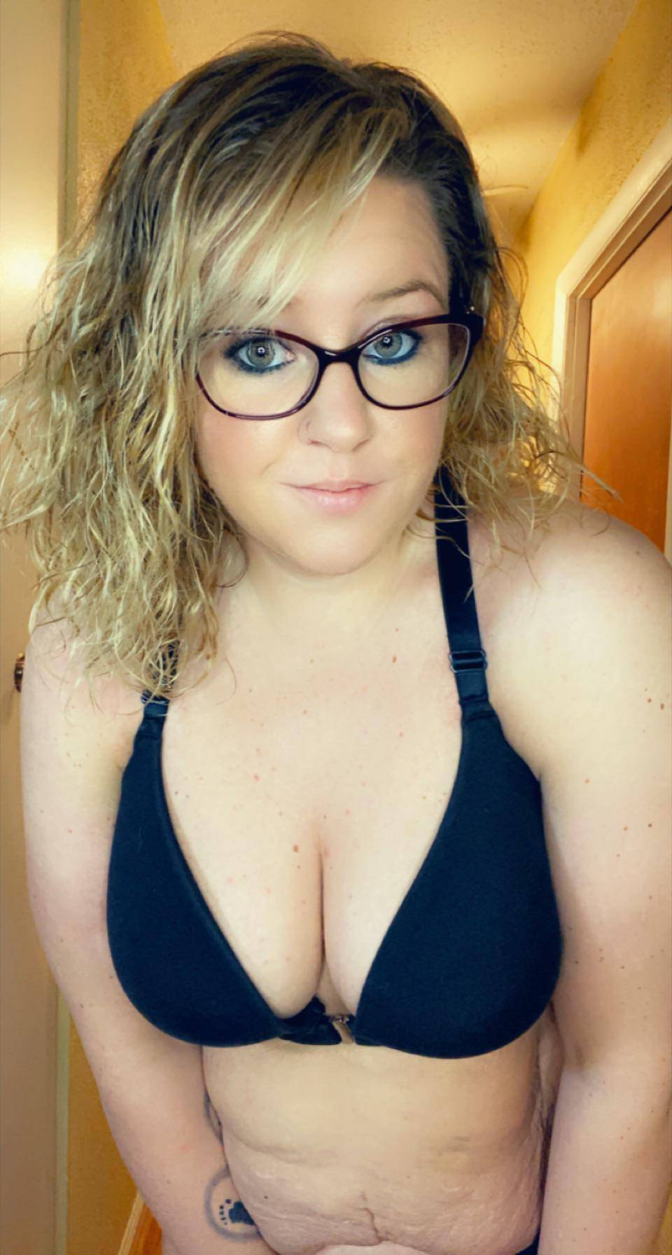 Wanna be my study buddy | Scrolller