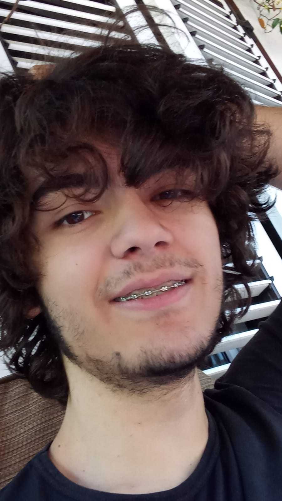 Wanna chat?(18) | Scrolller