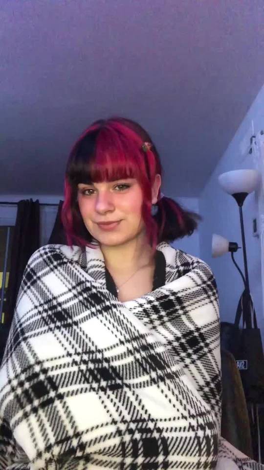 Wanna cuddle? 😽 | Scrolller