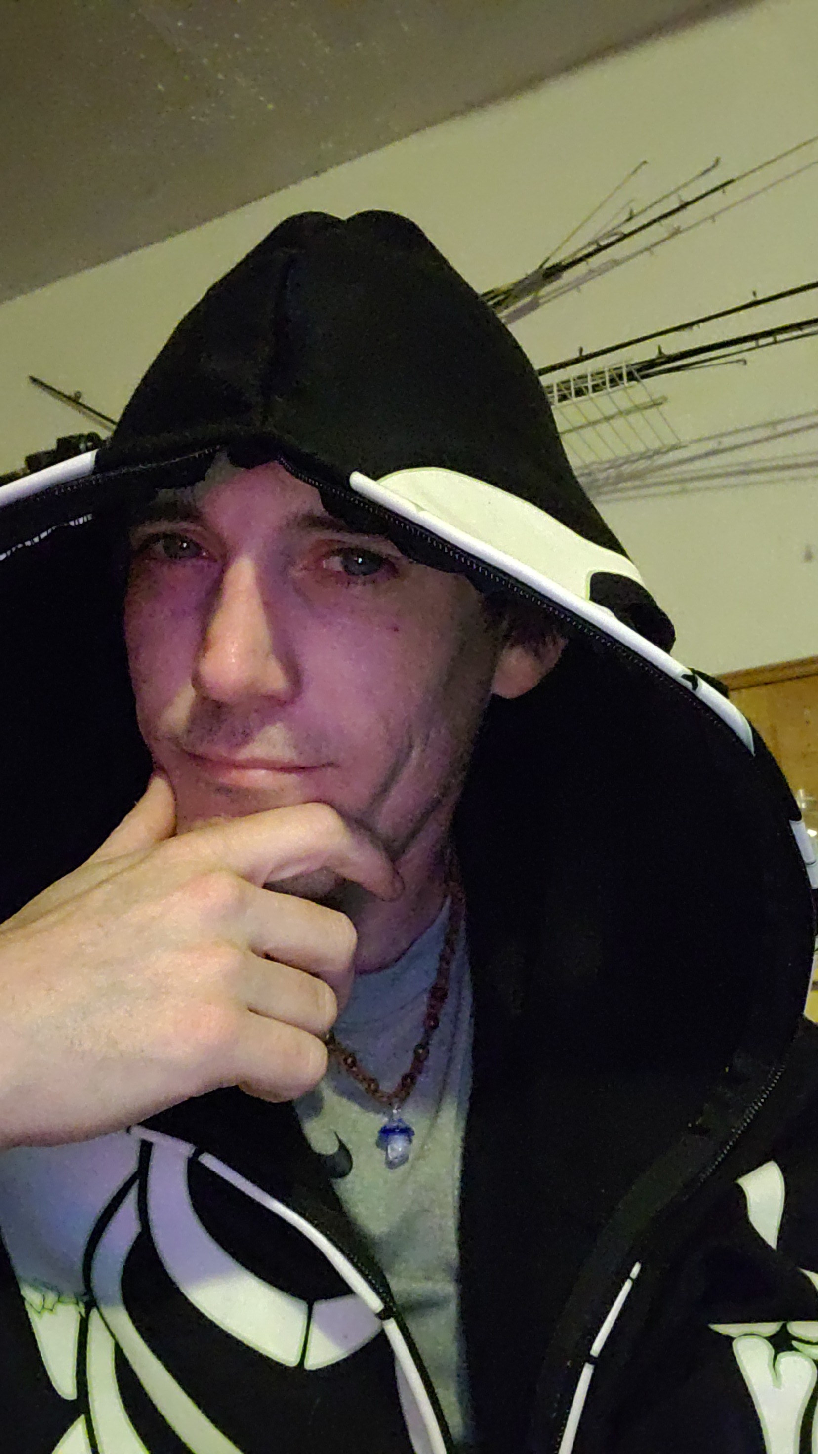 Wanna hangout | Scrolller