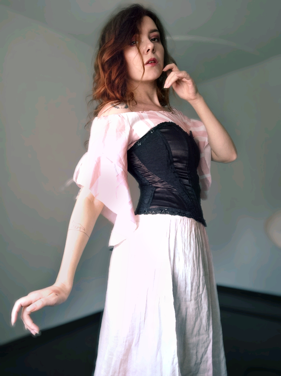 Feel pretty with these artistic gestures | Scrolller