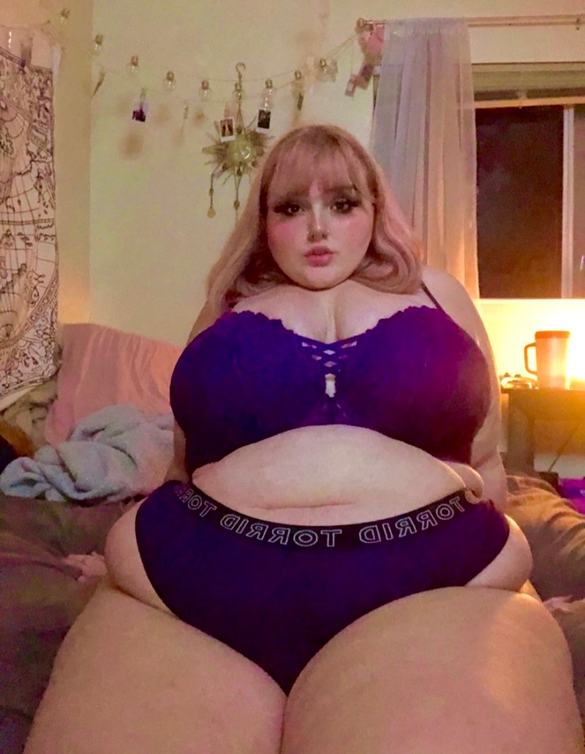 wanna squish me? :3 | Scrolller