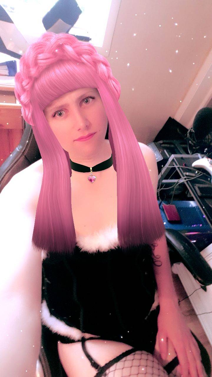 Wanna watch me stream? | Scrolller