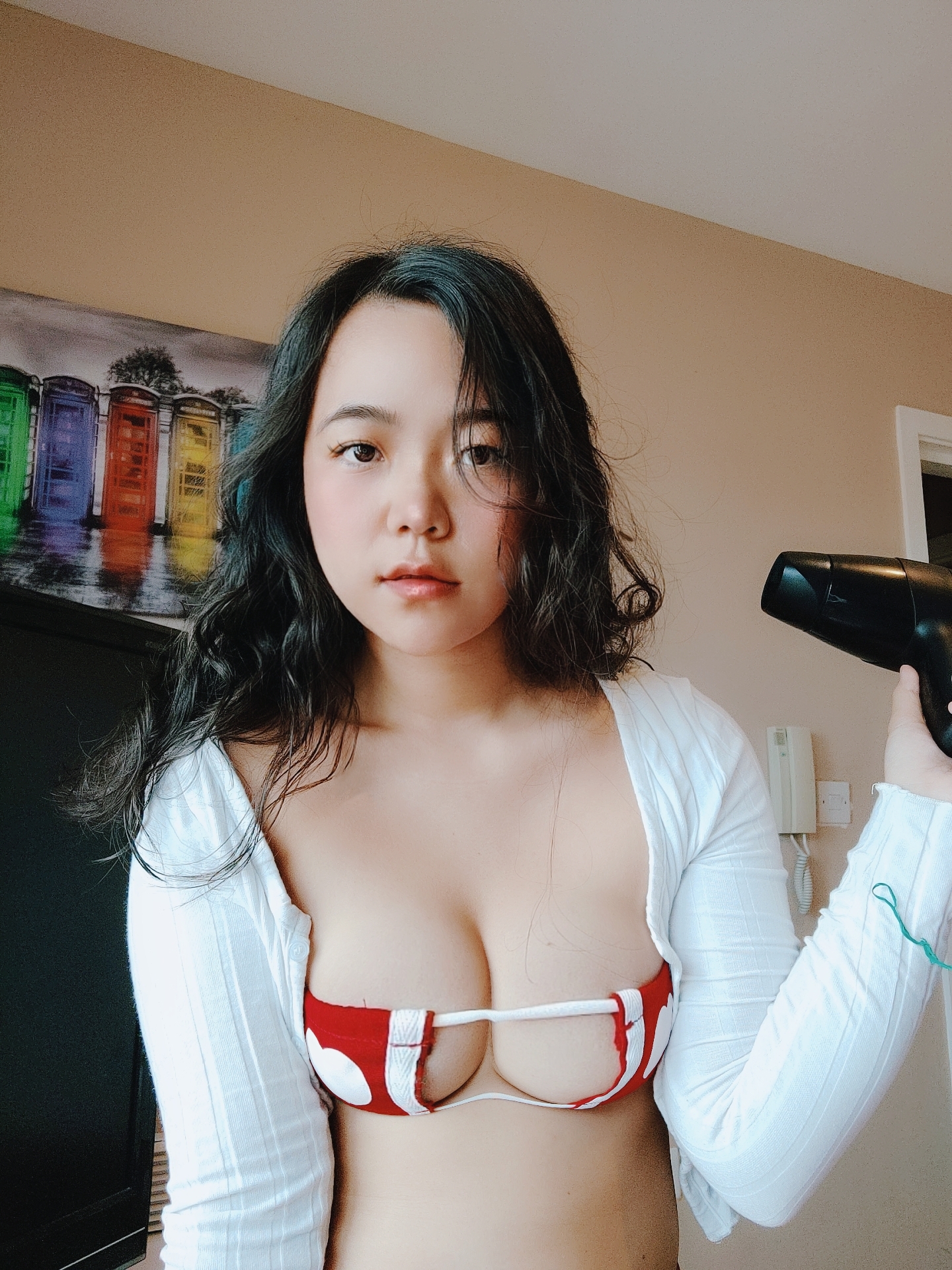 Wanna watch the final with me? 😜 | Scrolller