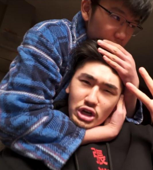 Wanneer steven hoorde dat al hanwe zijn vieuws door hem komen. | Scrolller