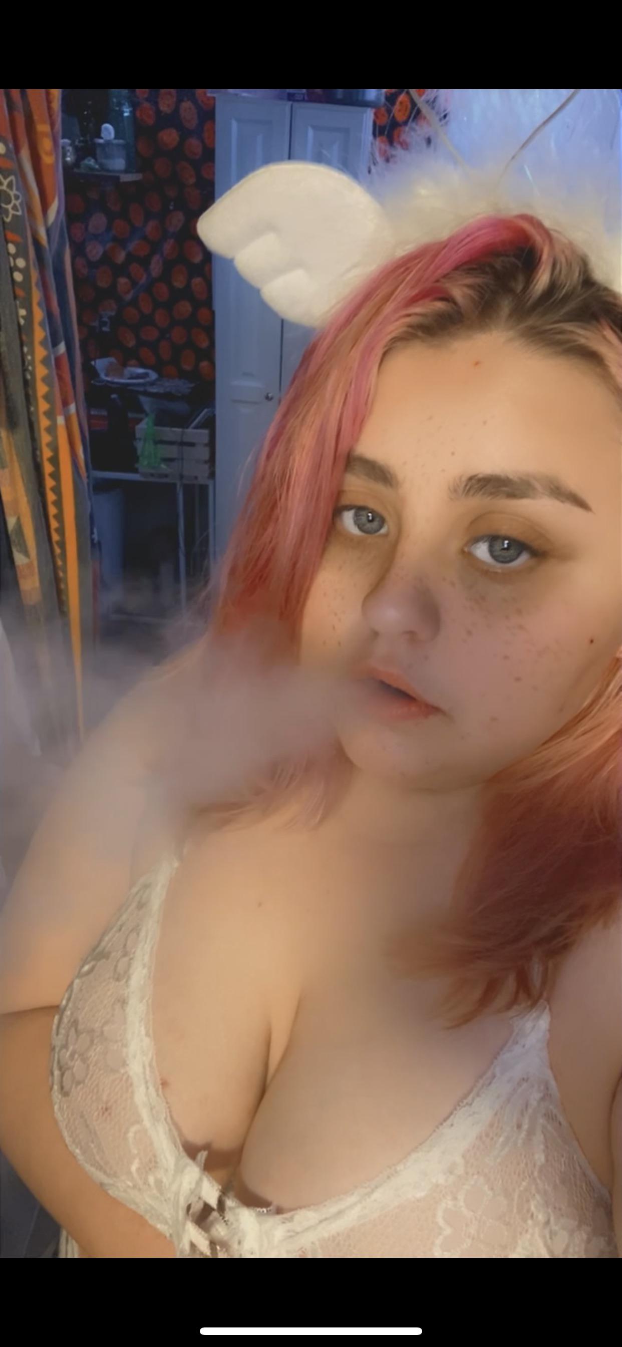 Want me to pack another bowl babe? 💓 | Scrolller