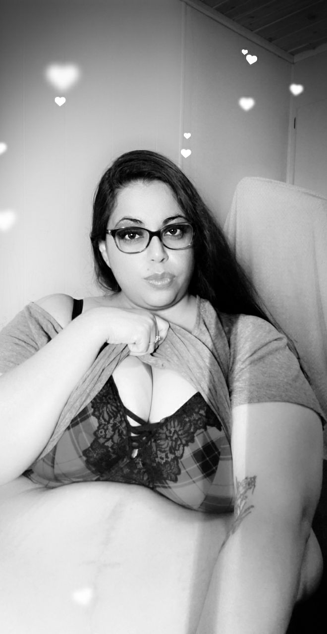 Want to rub my belly, boobs and booty?? 🥰 | Scrolller