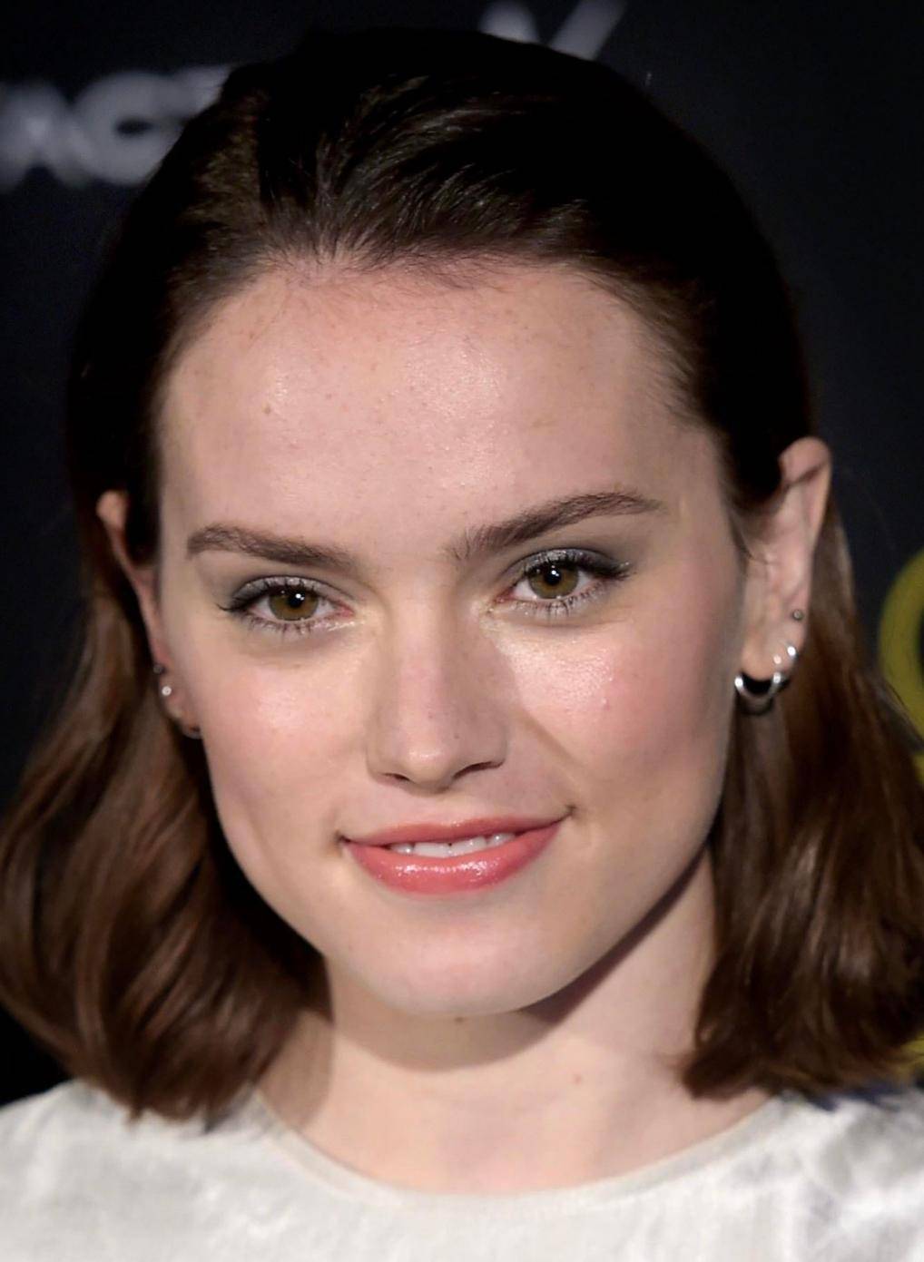 Want to slap her perfect face with my cock after I've covered it in cum 🤤 | Scrolller