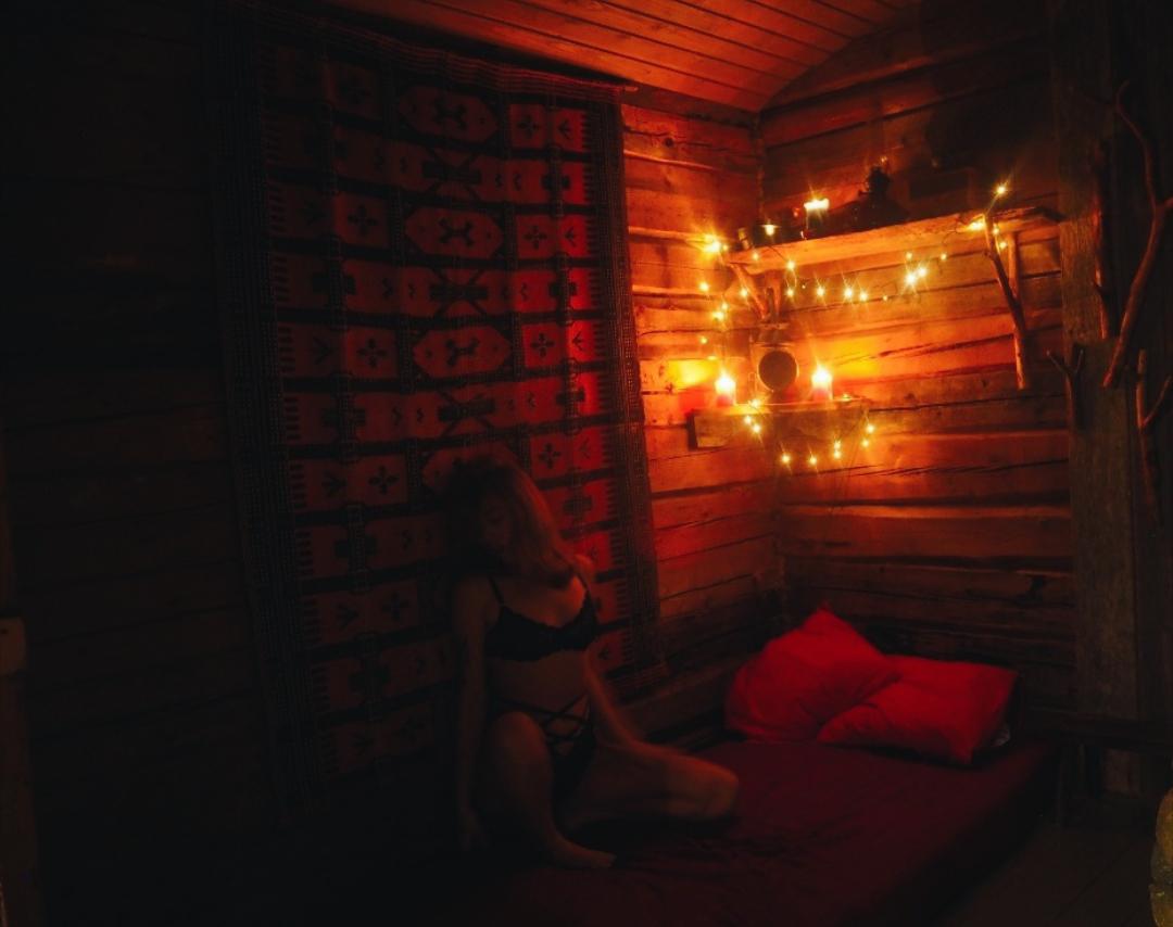 Want to watch me strip for you ? 🌡 your new favourite seductress and tease 💥💋 | Scrolller