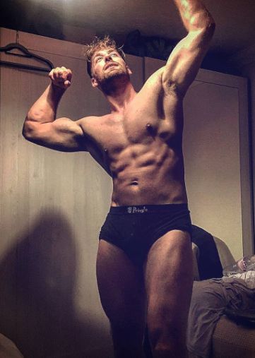 Warren Brady | Scrolller