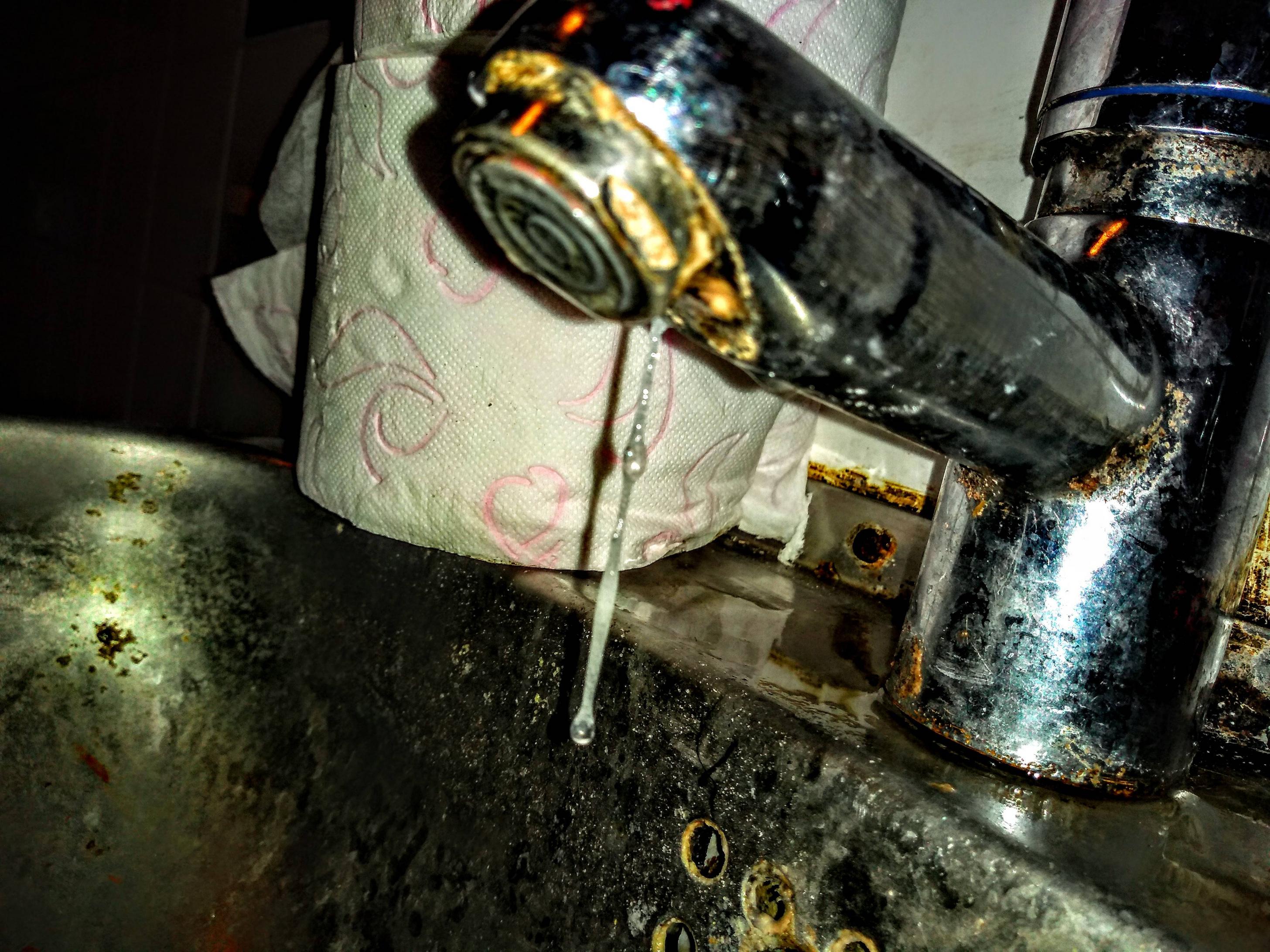 Wash hands please | Scrolller