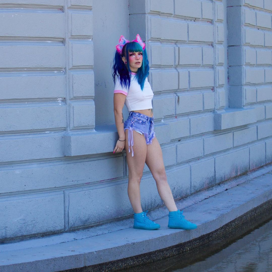 Weird Waifu | Scrolller