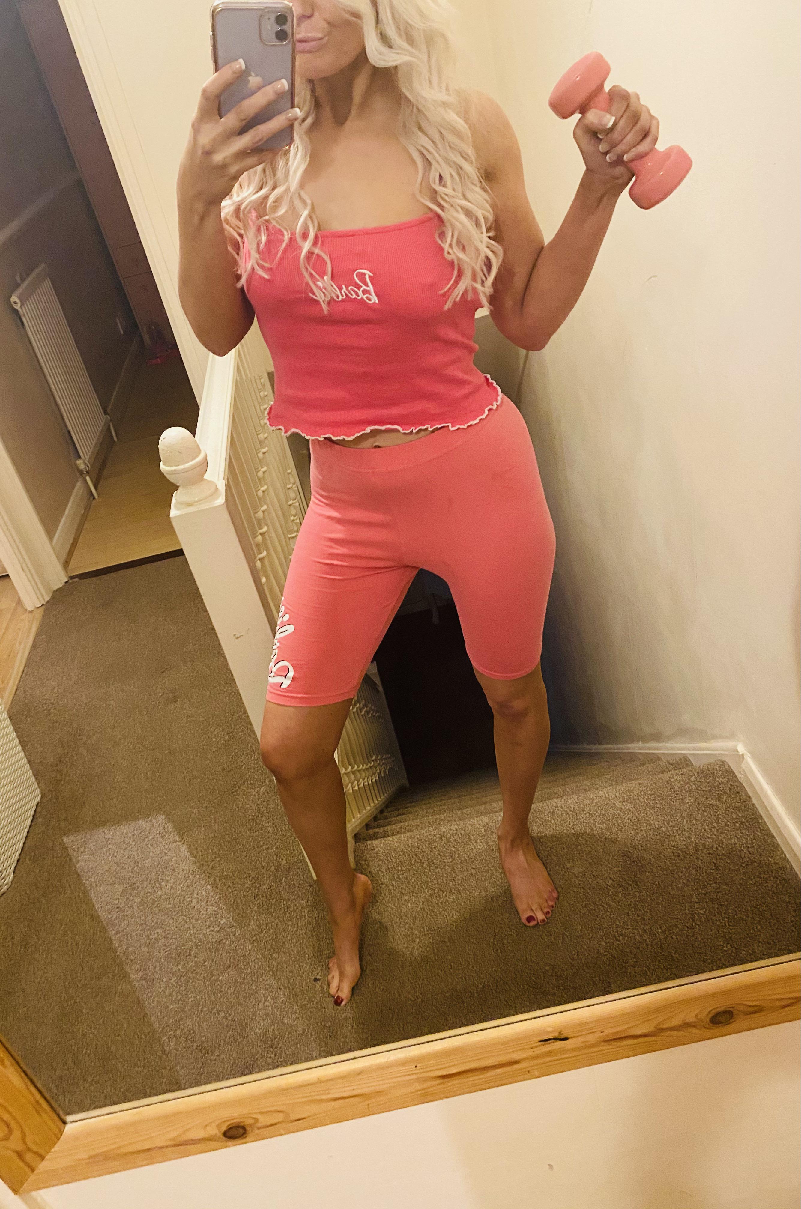 Welcome to Barbie’s workout 👩‍🦳 | Scrolller