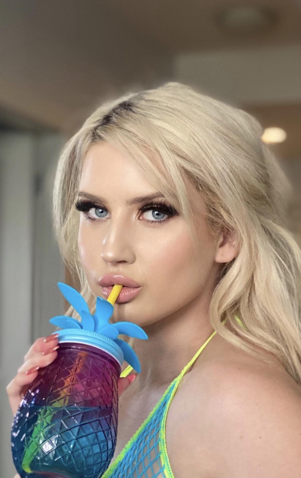 What a lucky straw 😅 | Scrolller