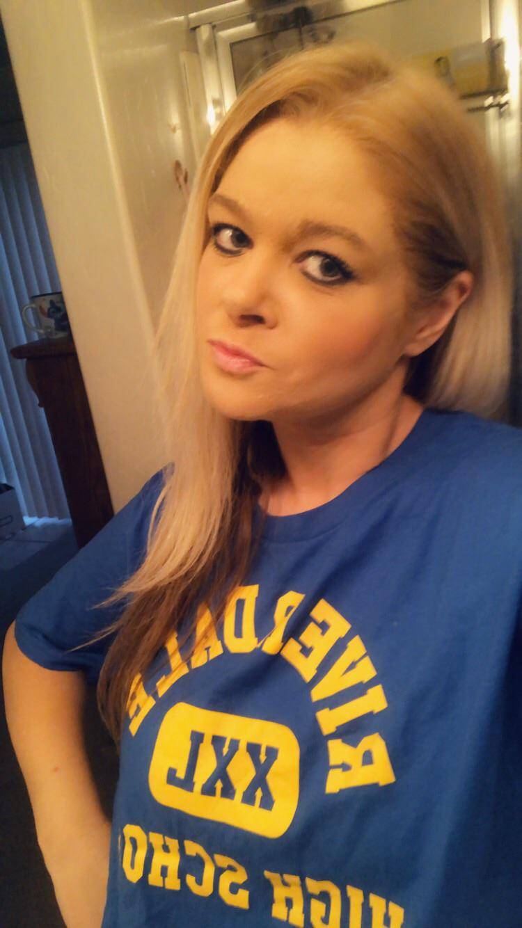 What color do you want me to wear next? 42f | Scrolller