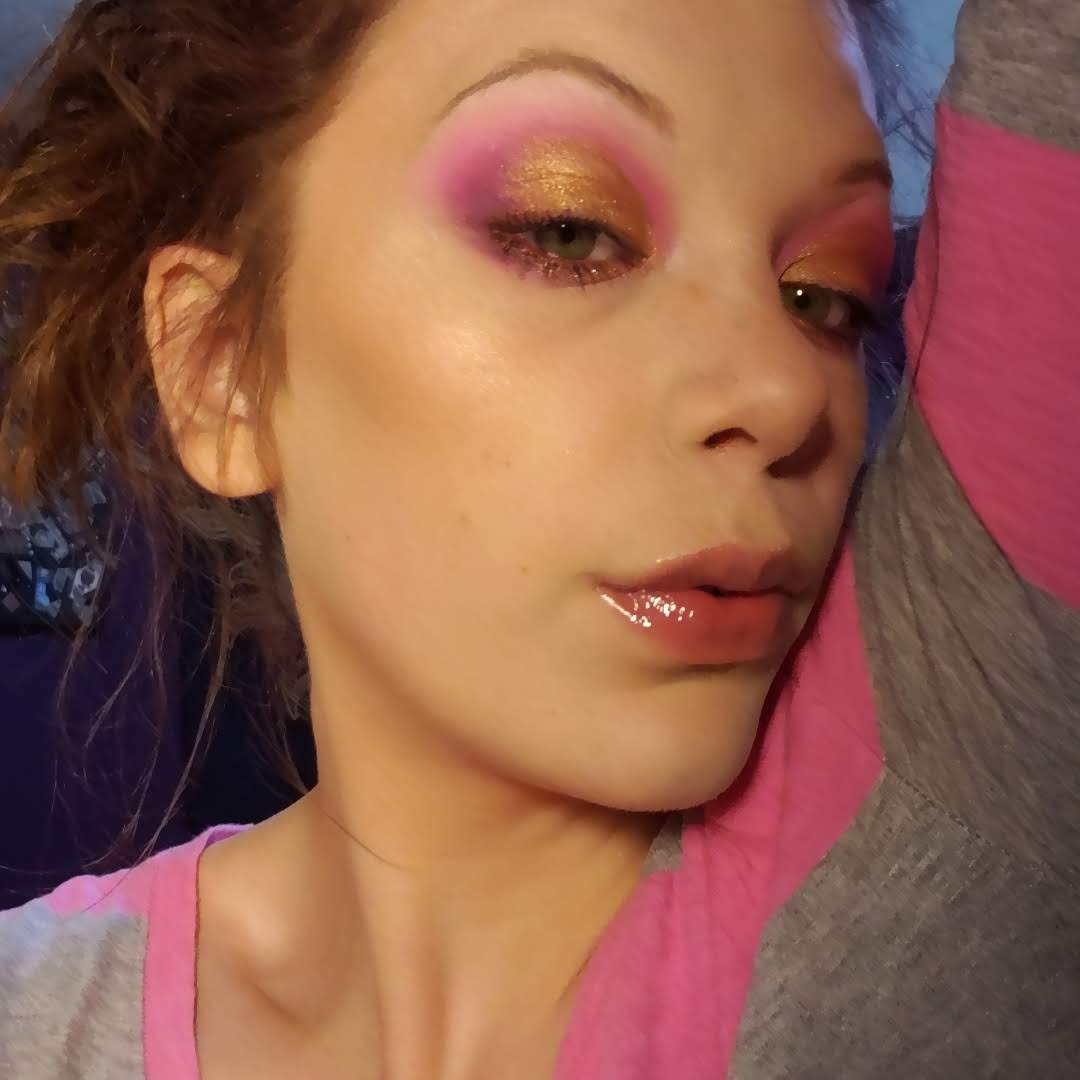 What color eyeshadow makes your eyes pop? Purple always does for me. 😇 | Scrolller