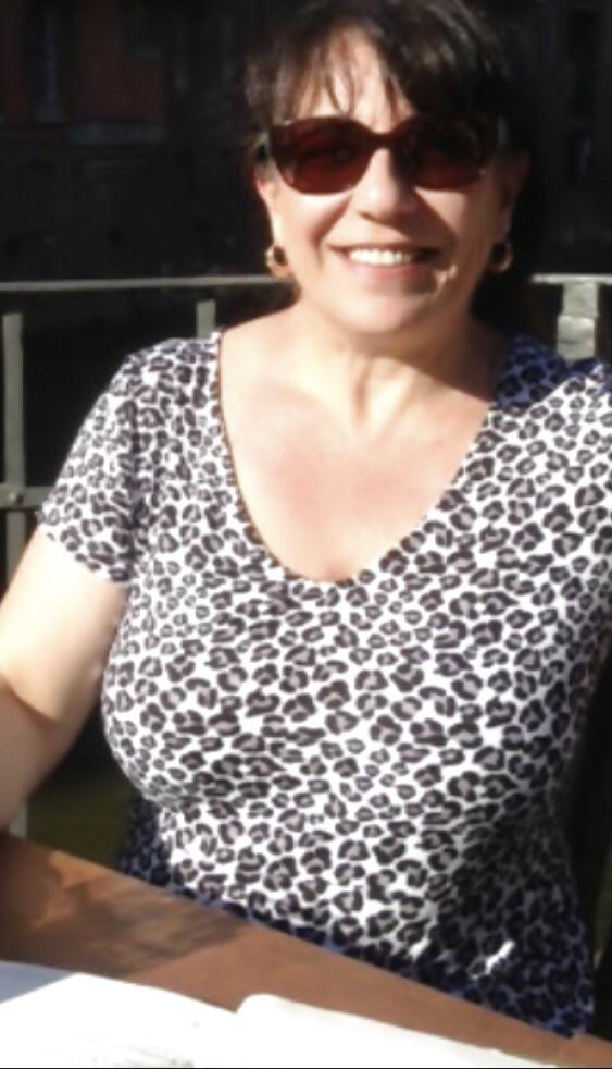 What do you think boys, is my mom built for BBC? | Scrolller