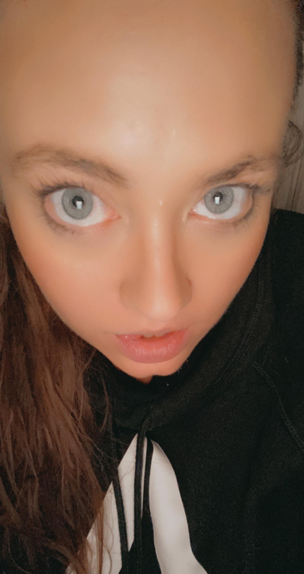 What do you think do i have doe eyes? | Scrolller