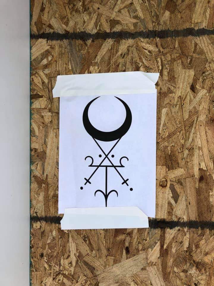 What Is This Symbol Scrolller